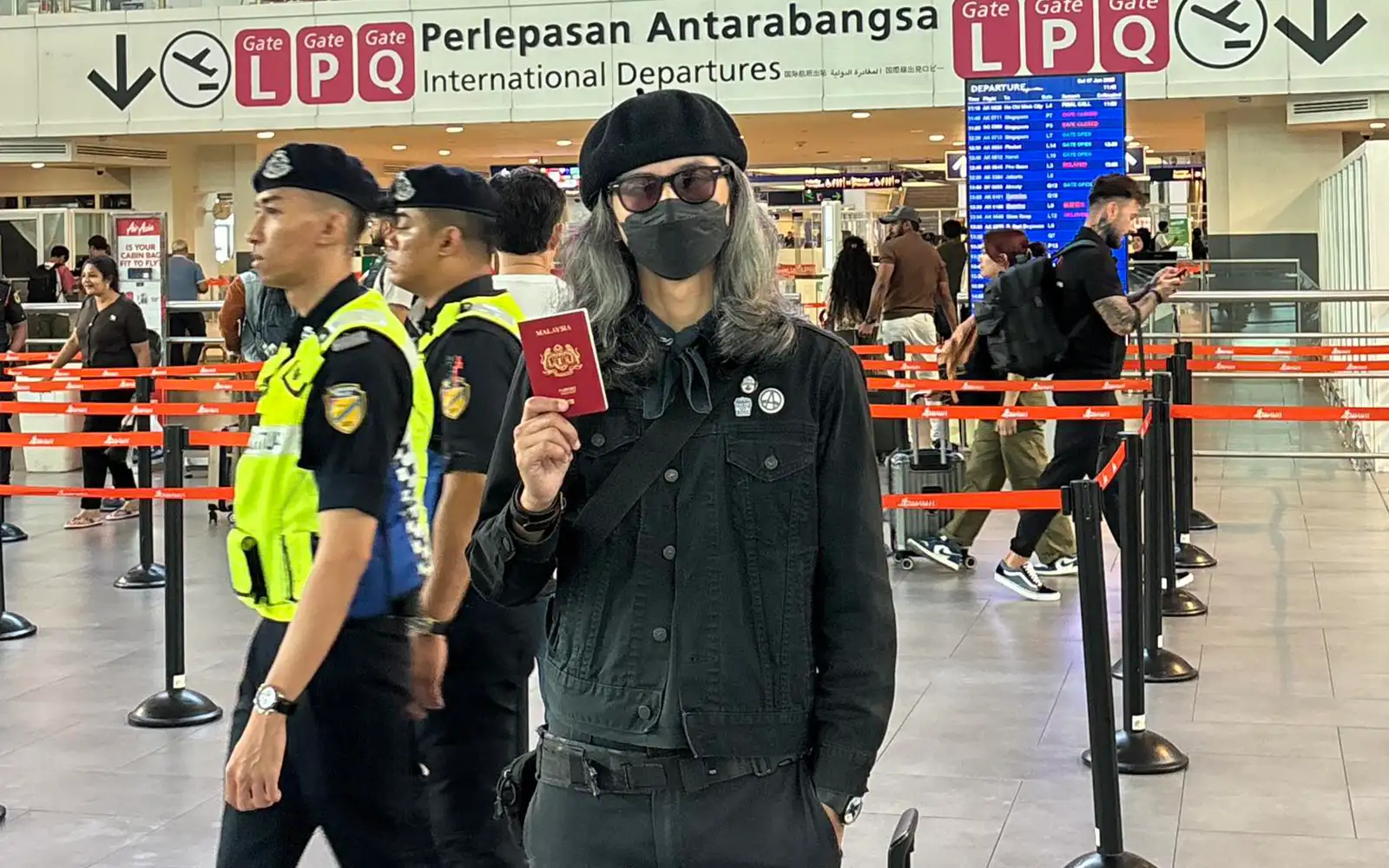 Artist Fahmi Reza claims he’s barred from leaving Malaysia