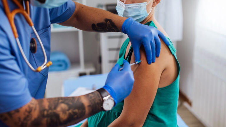 Apakah vaksin Covid aman untuk perempuan hamil dan anak-anak?