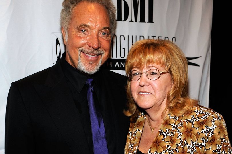Tom Jones shares heartbreaking words his wife told him before dying of ...