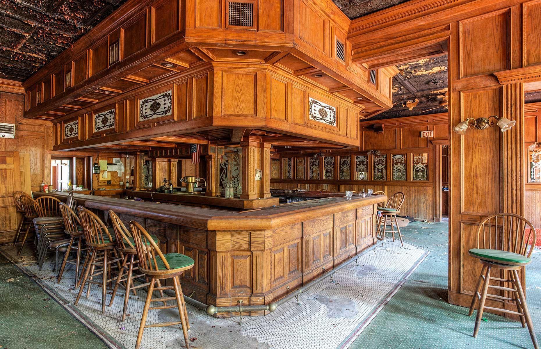 Inside 19 Abandoned Restaurants That Are Incredibly Eerie