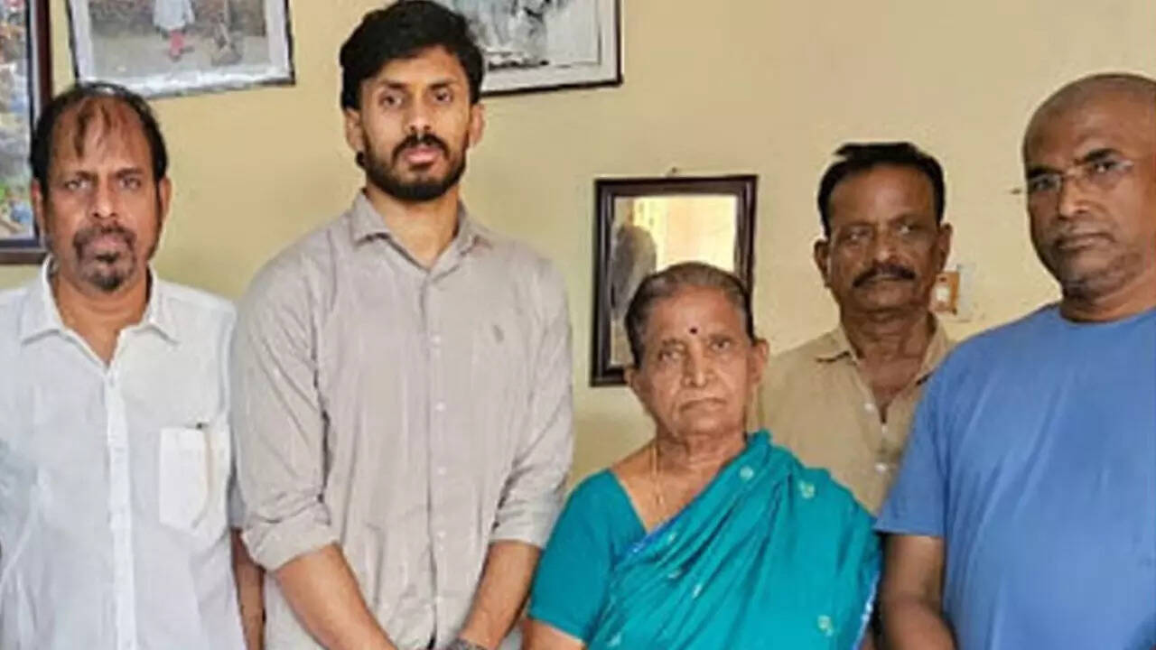 'Raavanan Koottam' producer Kannan Ravi donates Rs 5 lakhs to late ...