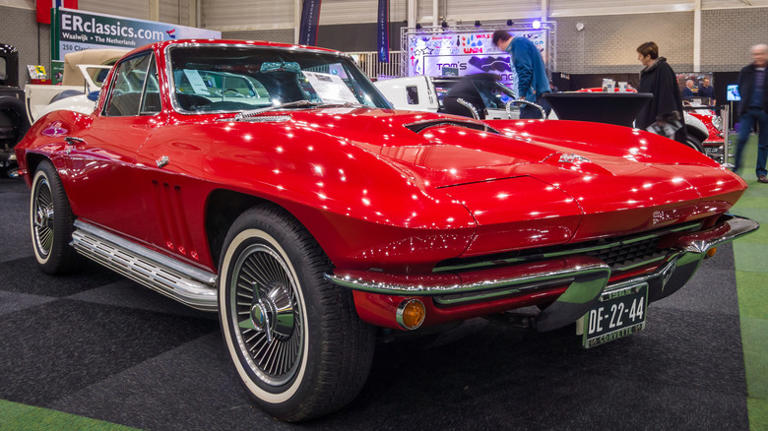 11 Stylish Classic Cars With Hood Scoops