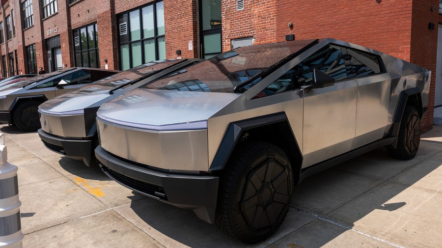 2 families sue Tesla over door design after crash deaths