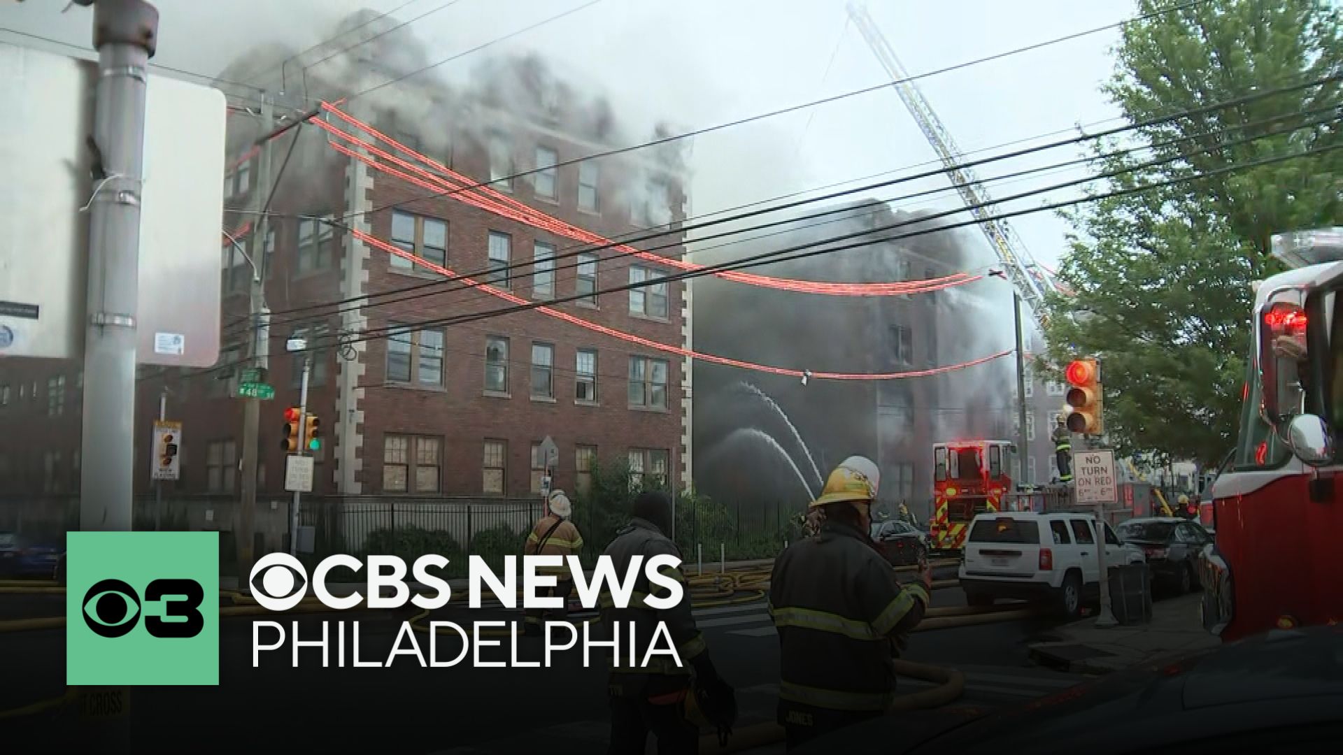 Fire breaks out at possibly abandoned building in West Philadelphia