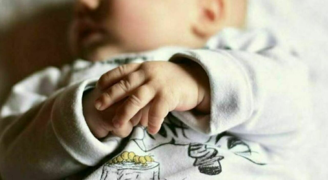 Bimbo di 9 mesi in coma: «Il corpicino di Pietro pieno di lividi e ...