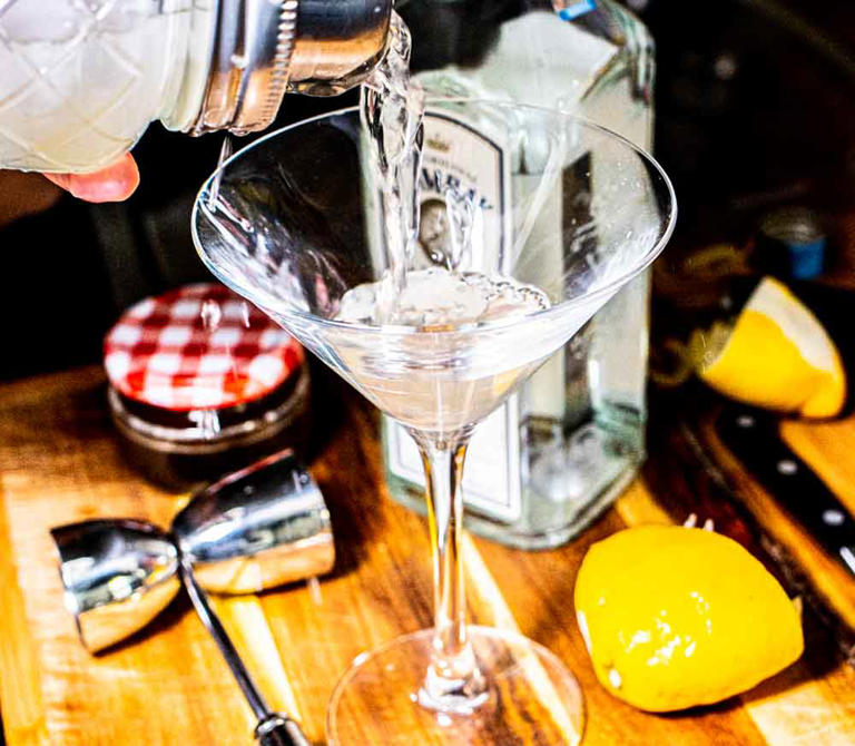 Bee's Knees Cocktail - Catch the Buzz