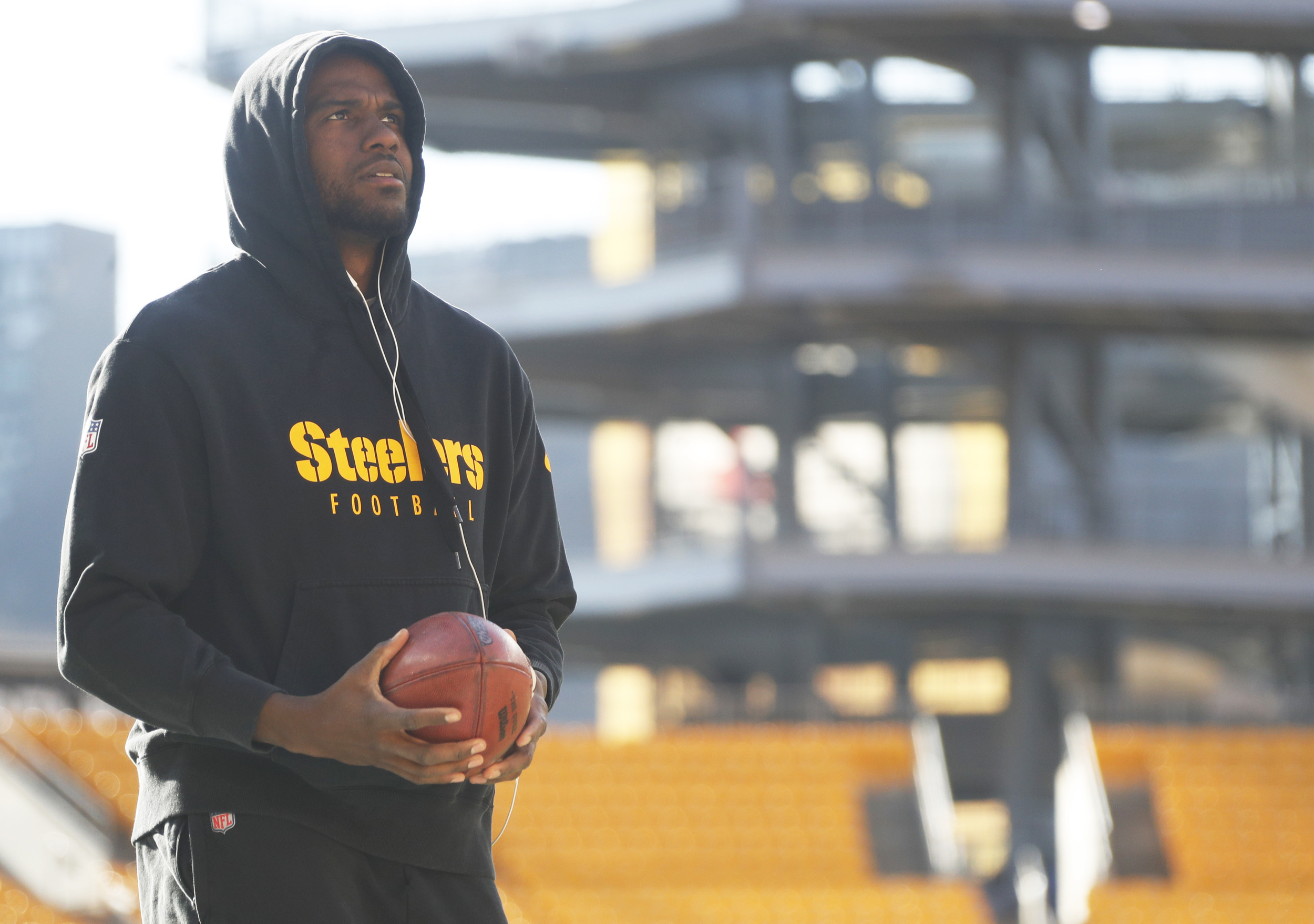 Corliss Waitman takes former Steelers QB’s jersey number