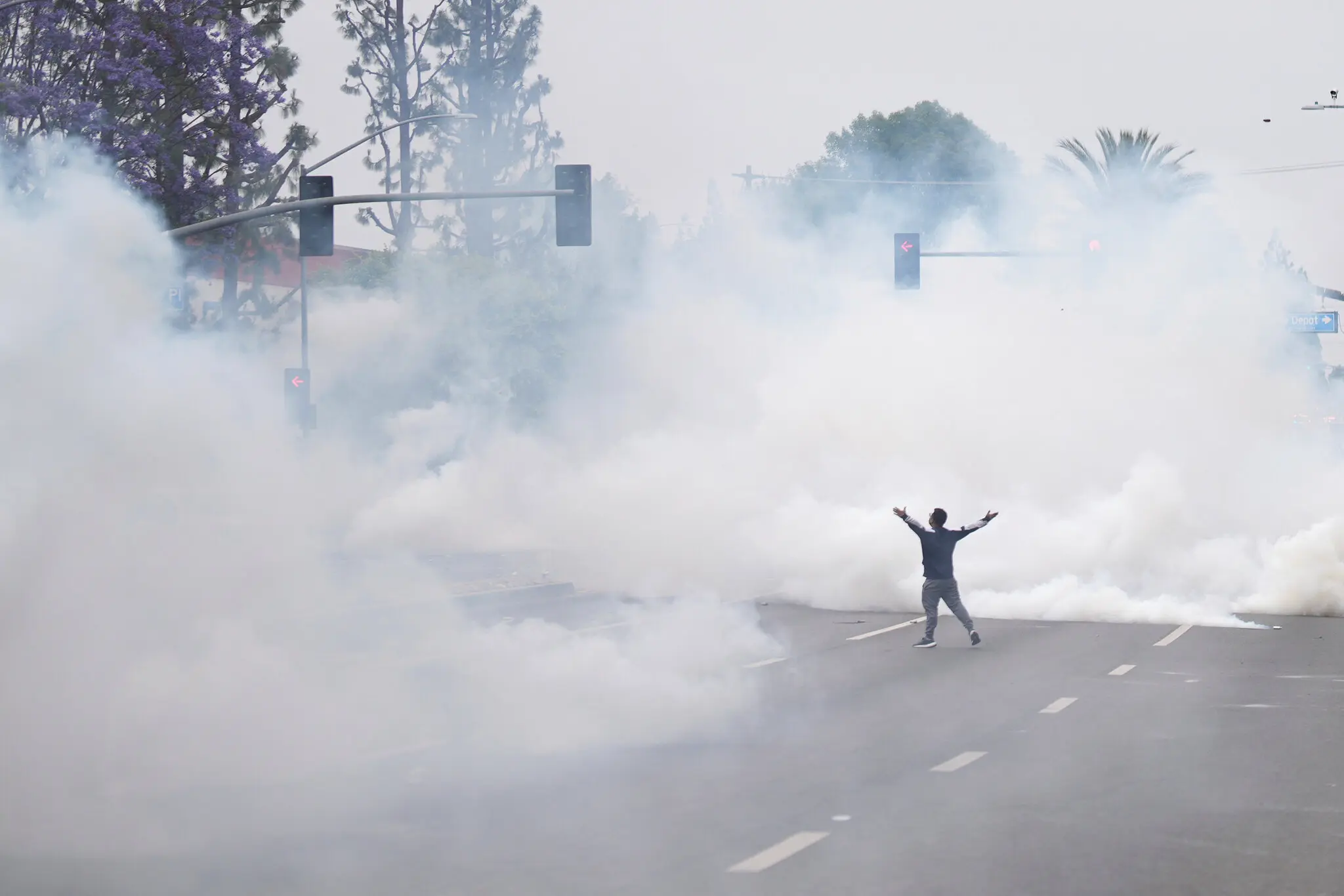 BREAKING: Trump deploys National Guard to Los Angeles amid ICE raids ...