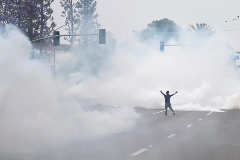 BREAKING: Trump deploys National Guard to Los Angeles amid ICE raids ...