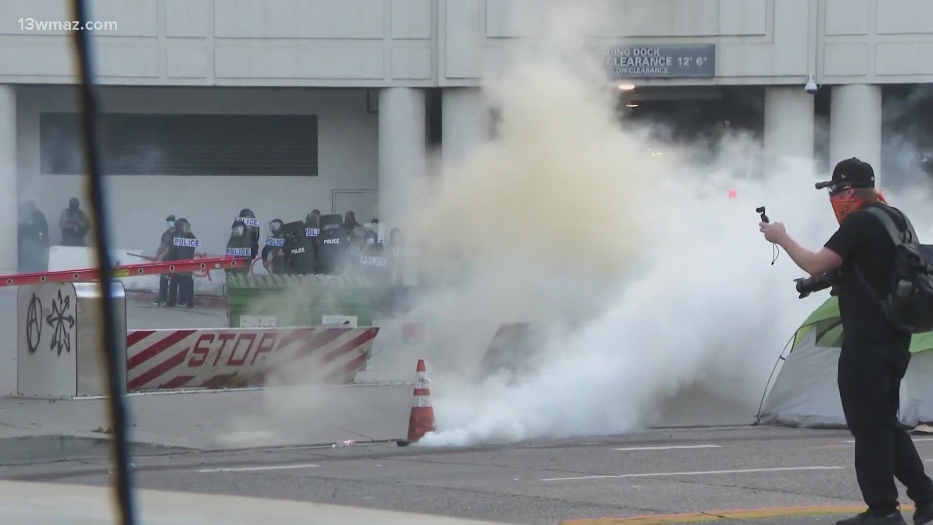 Video of anti-ICE protesters clashing with federal agents in Los ...
