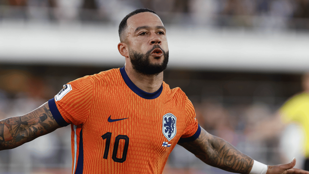 Matchwinner Memphis Depay komt 1 goal tekort en ziet bonus aan neus ...