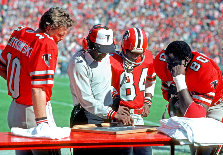 Who are the 14 members of the Atlanta Falcons Ring of Honor?