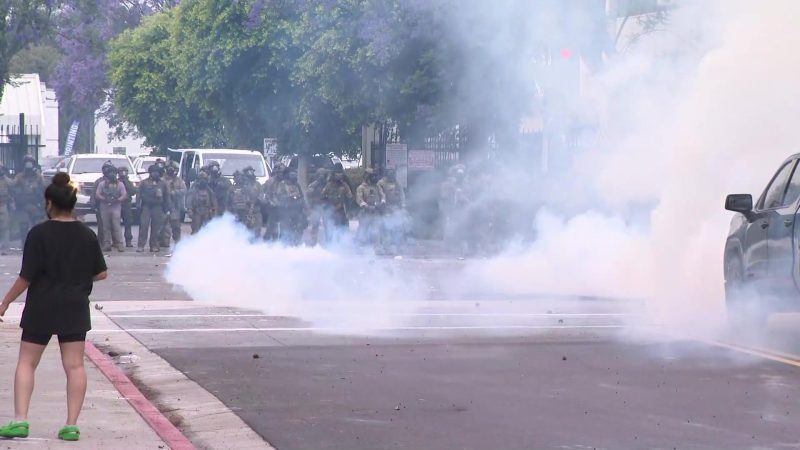 Protesters confront immigration agents, deputies during raid in Los ...