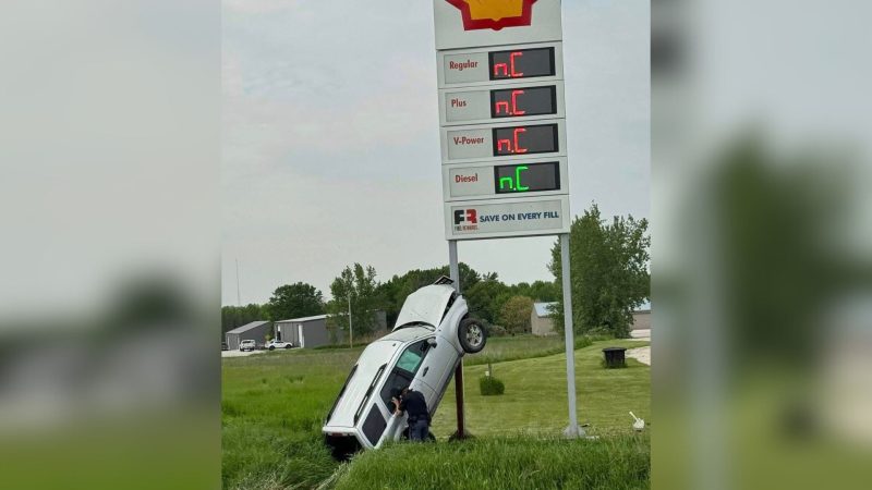 Wisconsin man crashes into gas station sign after high-speed pursuit