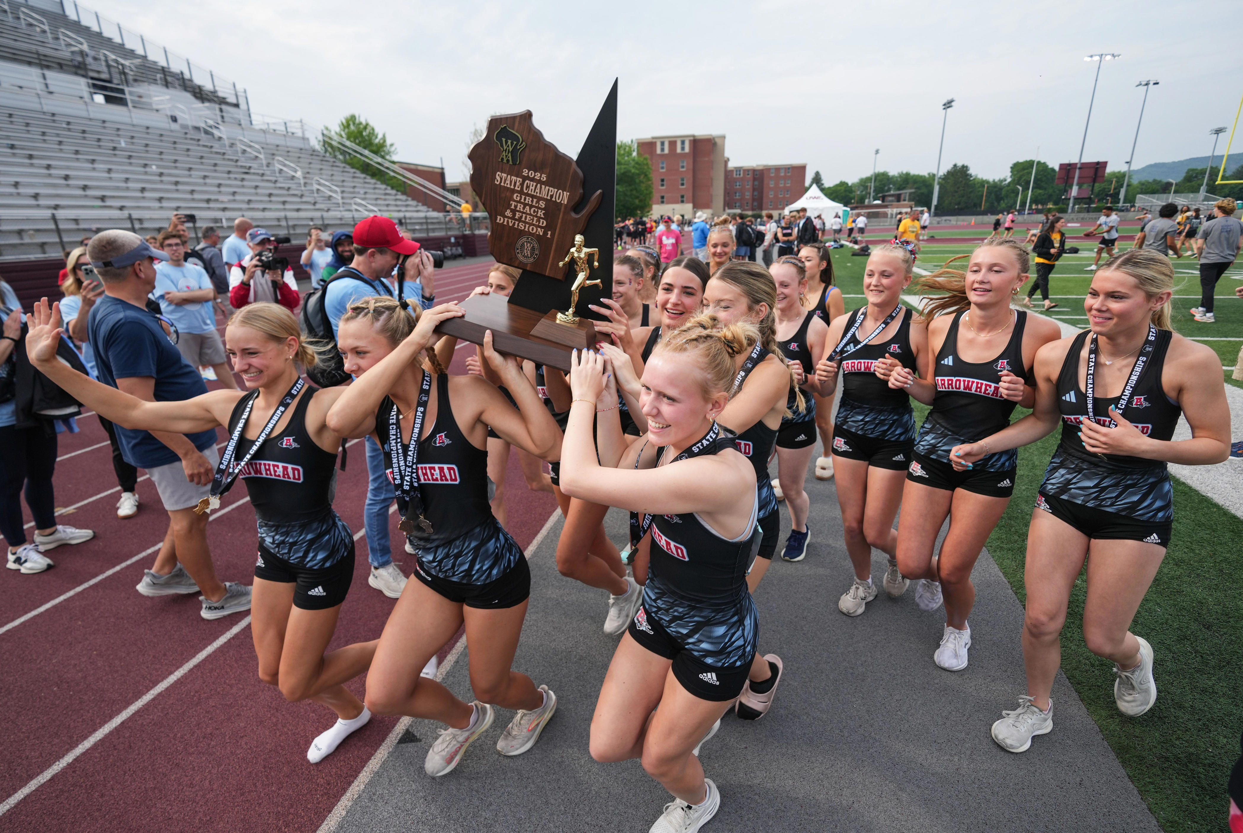 Arrowhead girls track becomes first back-to-back Division 1 state team ...