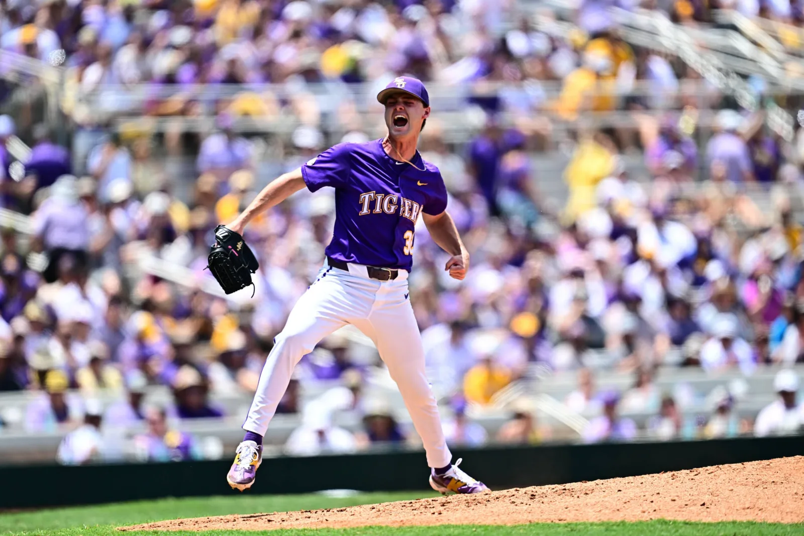LSU beats West Virginia, one win away from Omaha