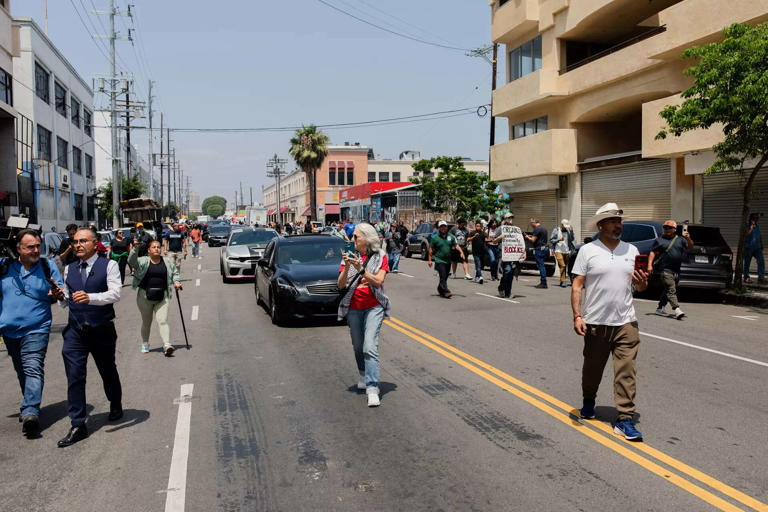 Trump to deploy national guard amid LA immigration protests