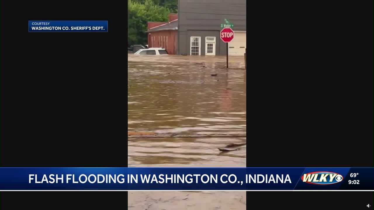 VIDEO: Flooding submerges vehicles following heavy rains in southern ...