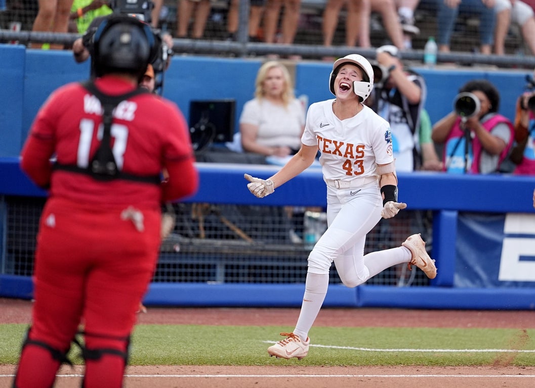 Unforgettable home run moments from the Women's College World Series
