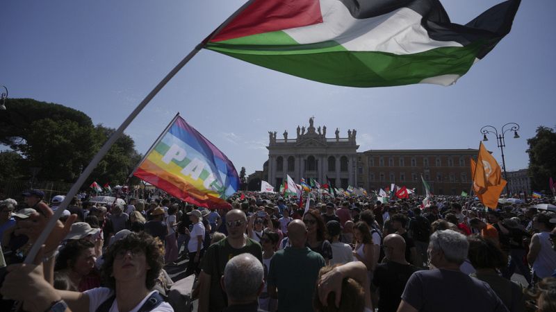 Thousands gather in Rome for demonstration against the war in Gaza