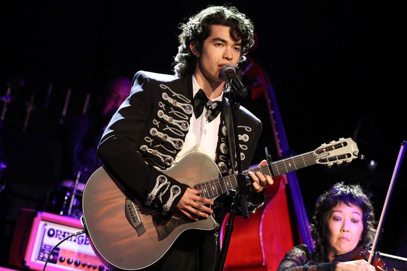 Role Model kisses special guest at Gov Ball as fans all say same thing