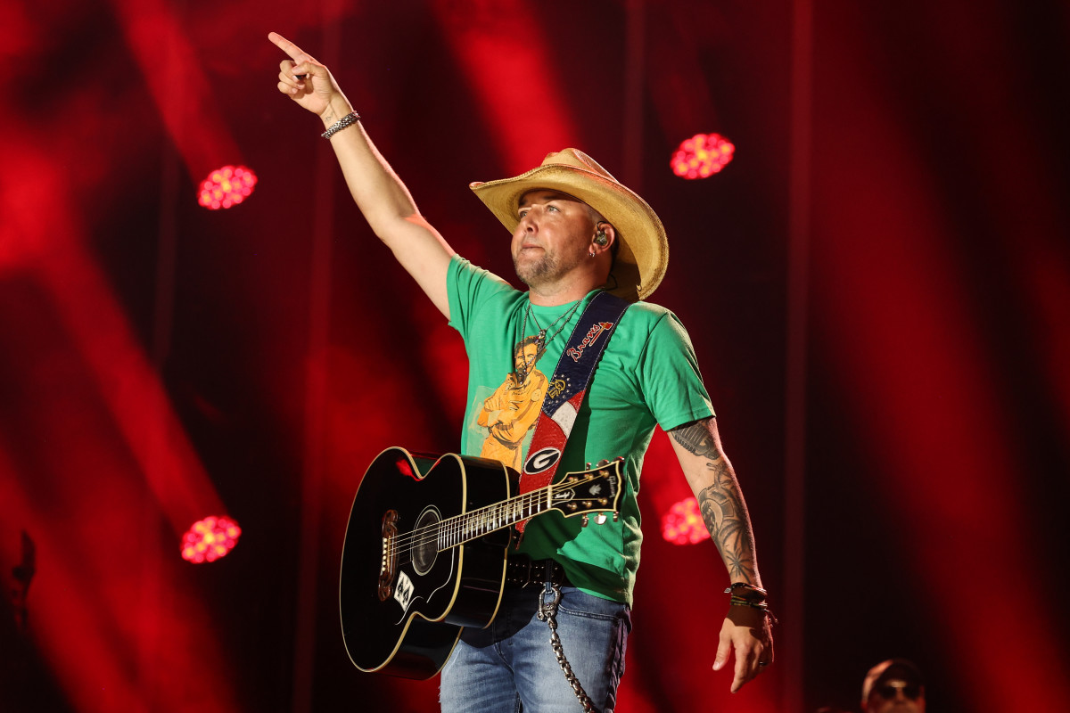 Jason Aldean Surprises Fans with Country Legend, 62, at CMA Fest: 'That ...