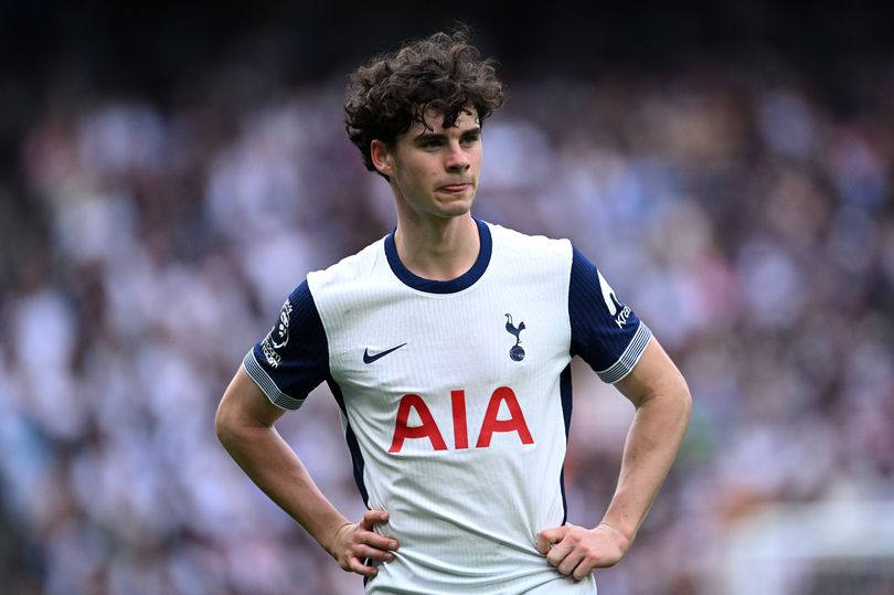 Archie Gray sends four-word message as former Leeds United star hit ...