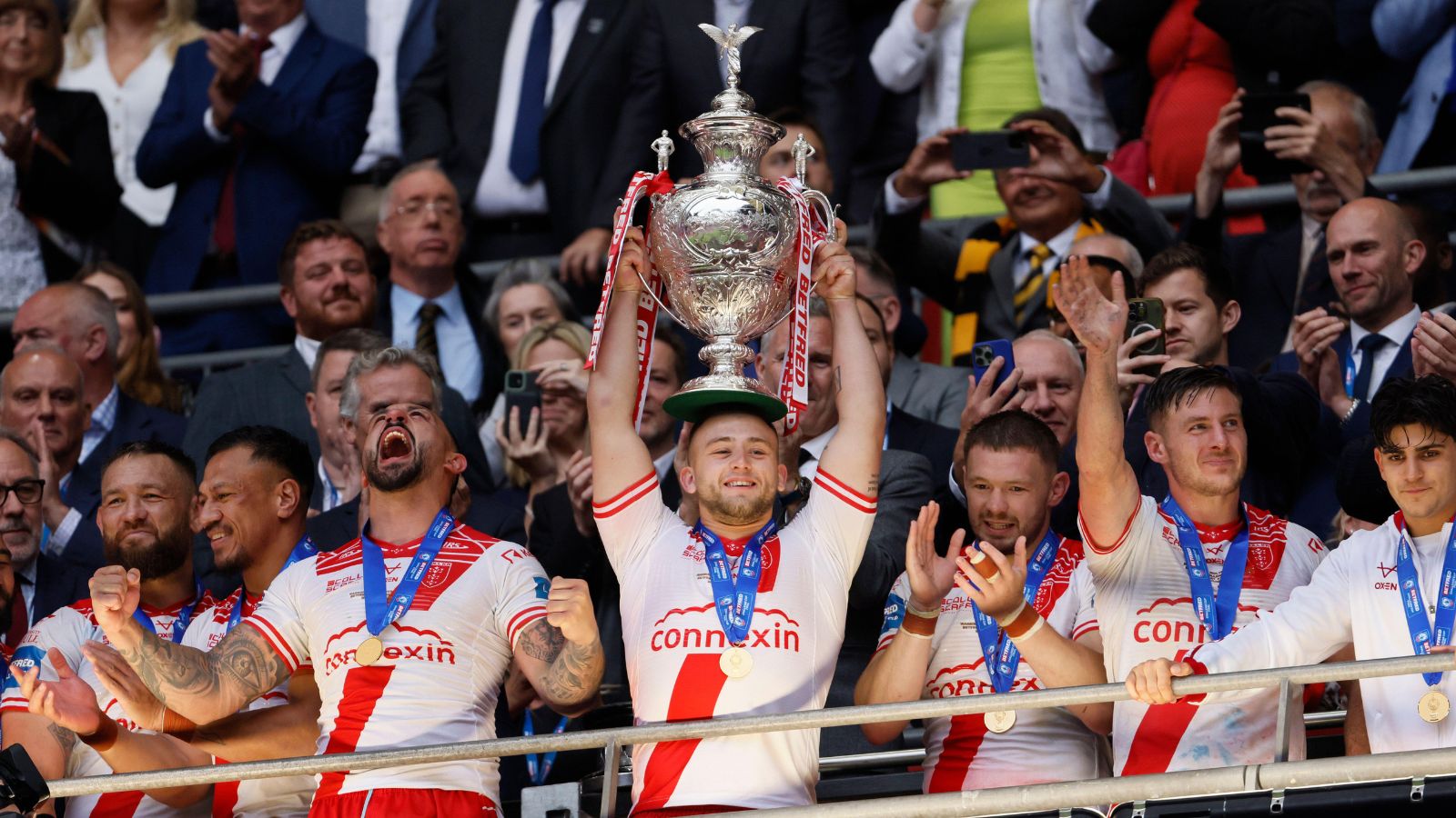 Mikey Lewis ‘has to start’ in Ashes and is ‘best player in Super League ...