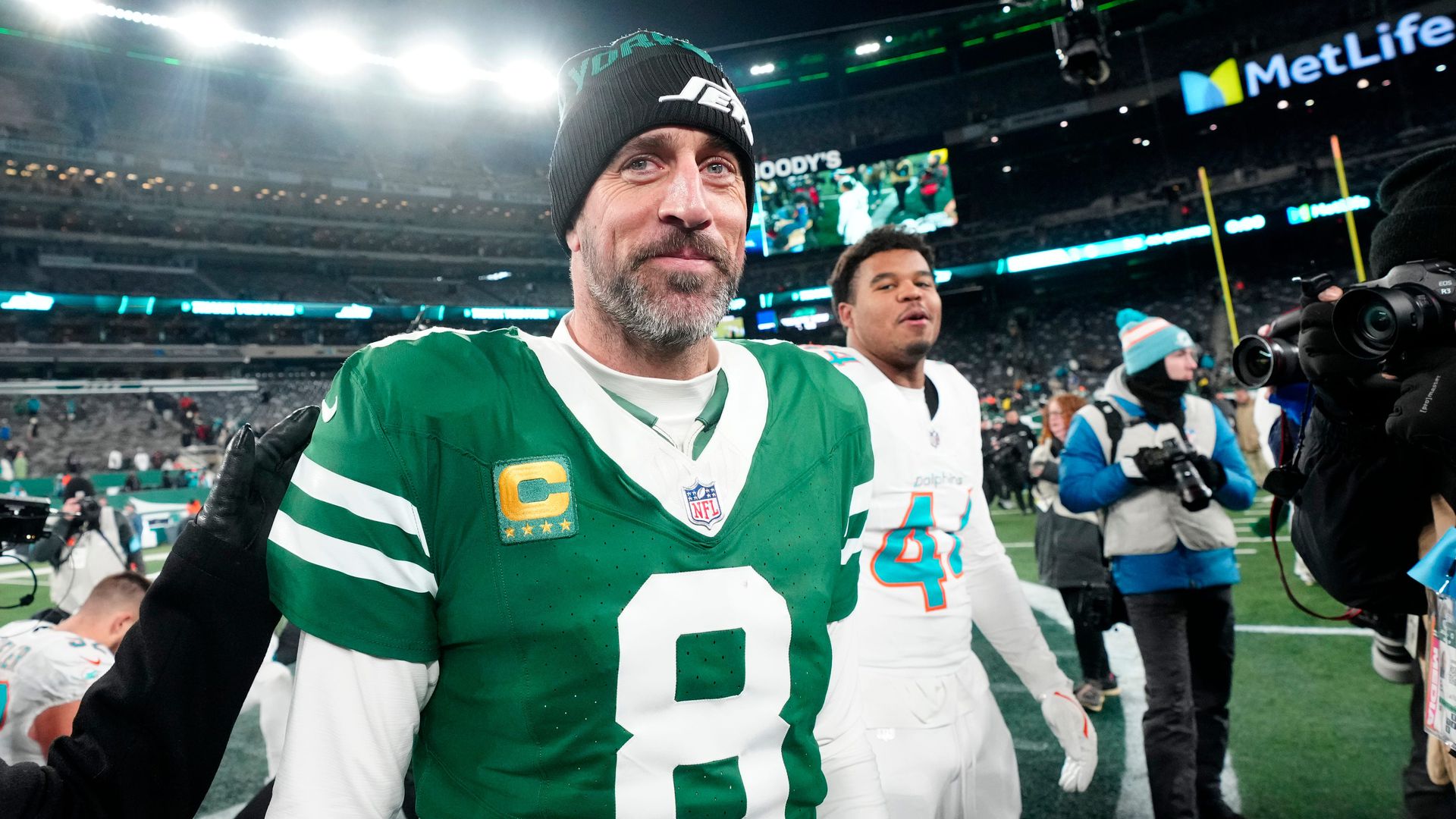 Aaron Rodgers to wear No. 8 with Steelers
