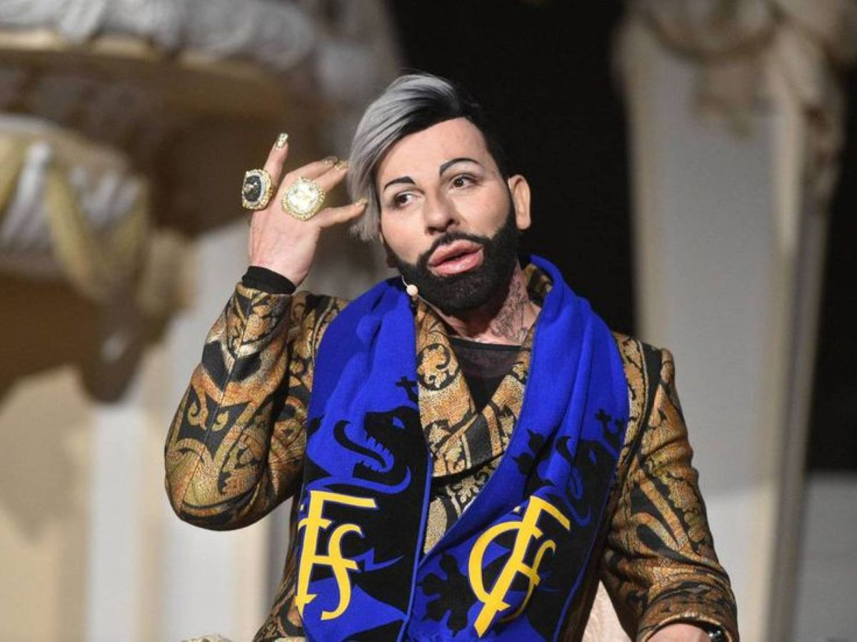 On l'appelle l'homme le plus beau d'Allemagne, au physique parfait ...