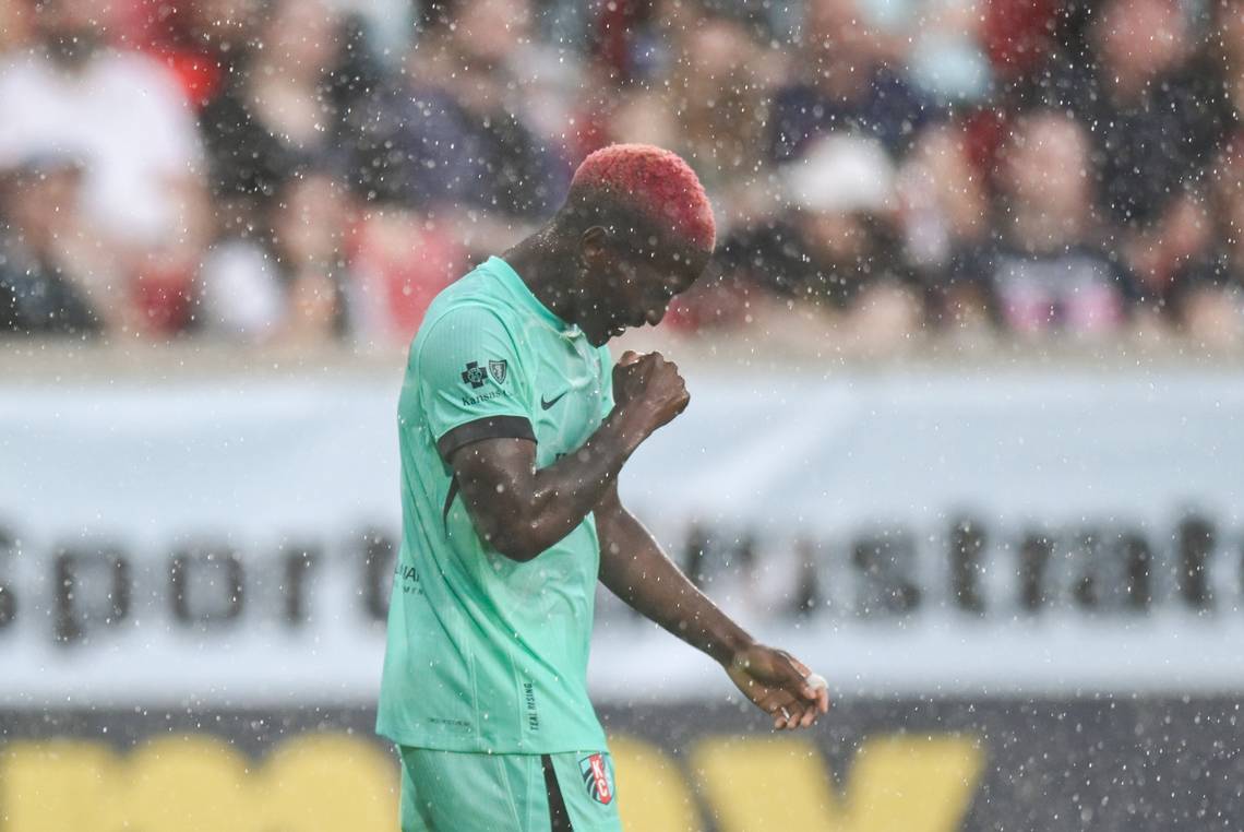 Temwa Chawinga scores again as KC Current wins wild, rainy matchup vs ...