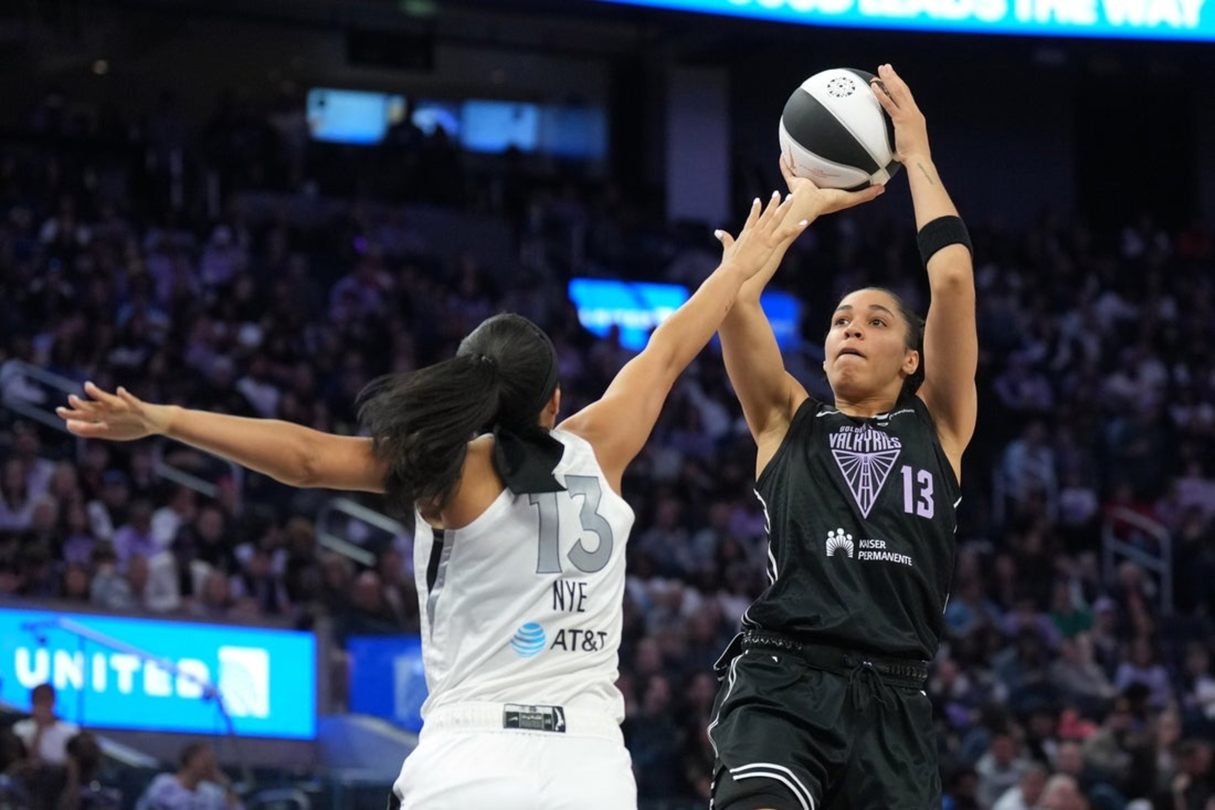 Kayla Thornton helps Valkyries rout Aces