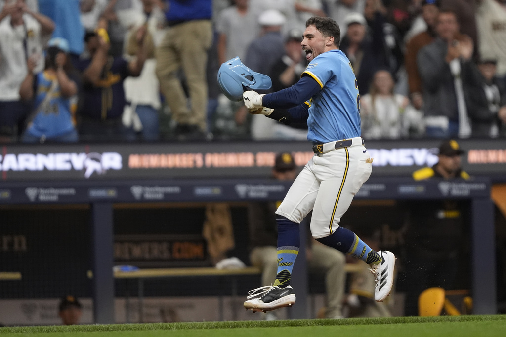 Caleb Durbin conecta un jonrón decisivo y Cerveceros superan 4-3 a Padres