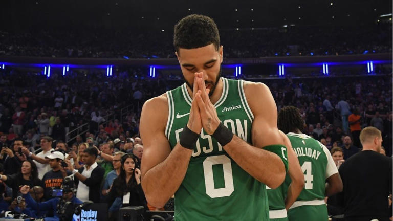 NBA: NFL Star Sends Special Gift to Jayson Tatum During Recovery NBA: NFL Star Sends Special Gift to Jayson Tatum During Recovery
