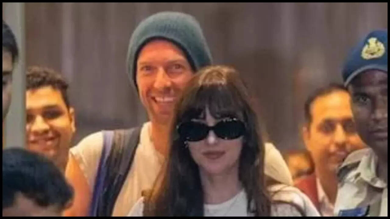 Chris Martin gives a shout-out to his rumoured ex, Dakota Johnson ...