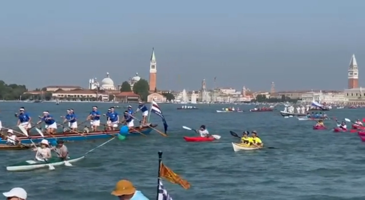 Vogalonga, la partenza della 49esima edizione a Venezia: 2mila barche ...