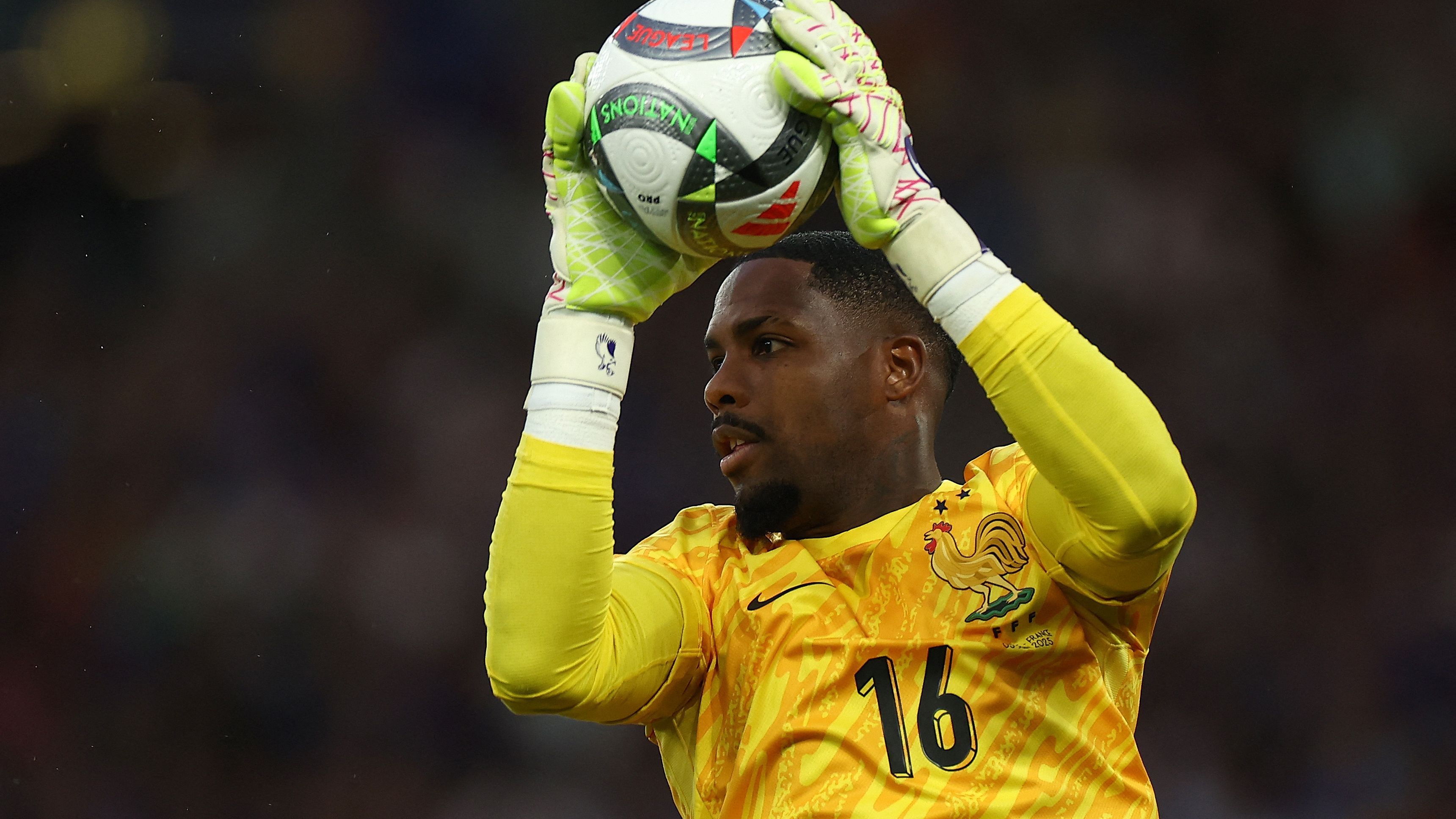 Chelsea make Mike Maignan bid! Blues submit first offer for AC Milan ...