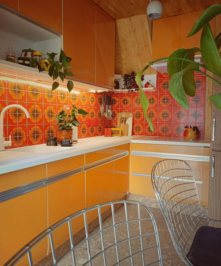 8 surprisingly chic ideas we are stealing from the kitchens of the 1970s