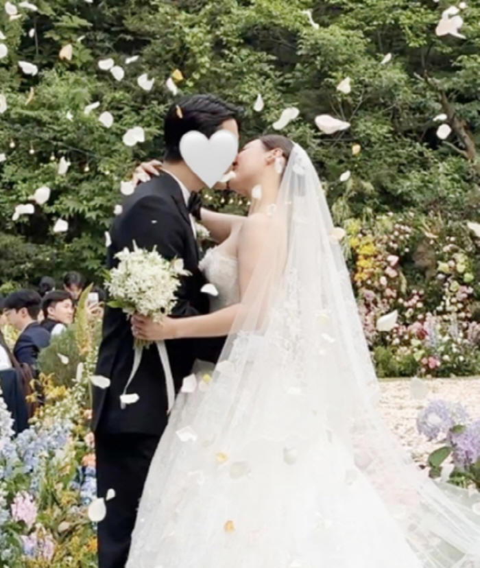 Miss E-min's wedding ceremony ♥ A romantic kiss with a new bride. A wedding ceremony in blessing ...