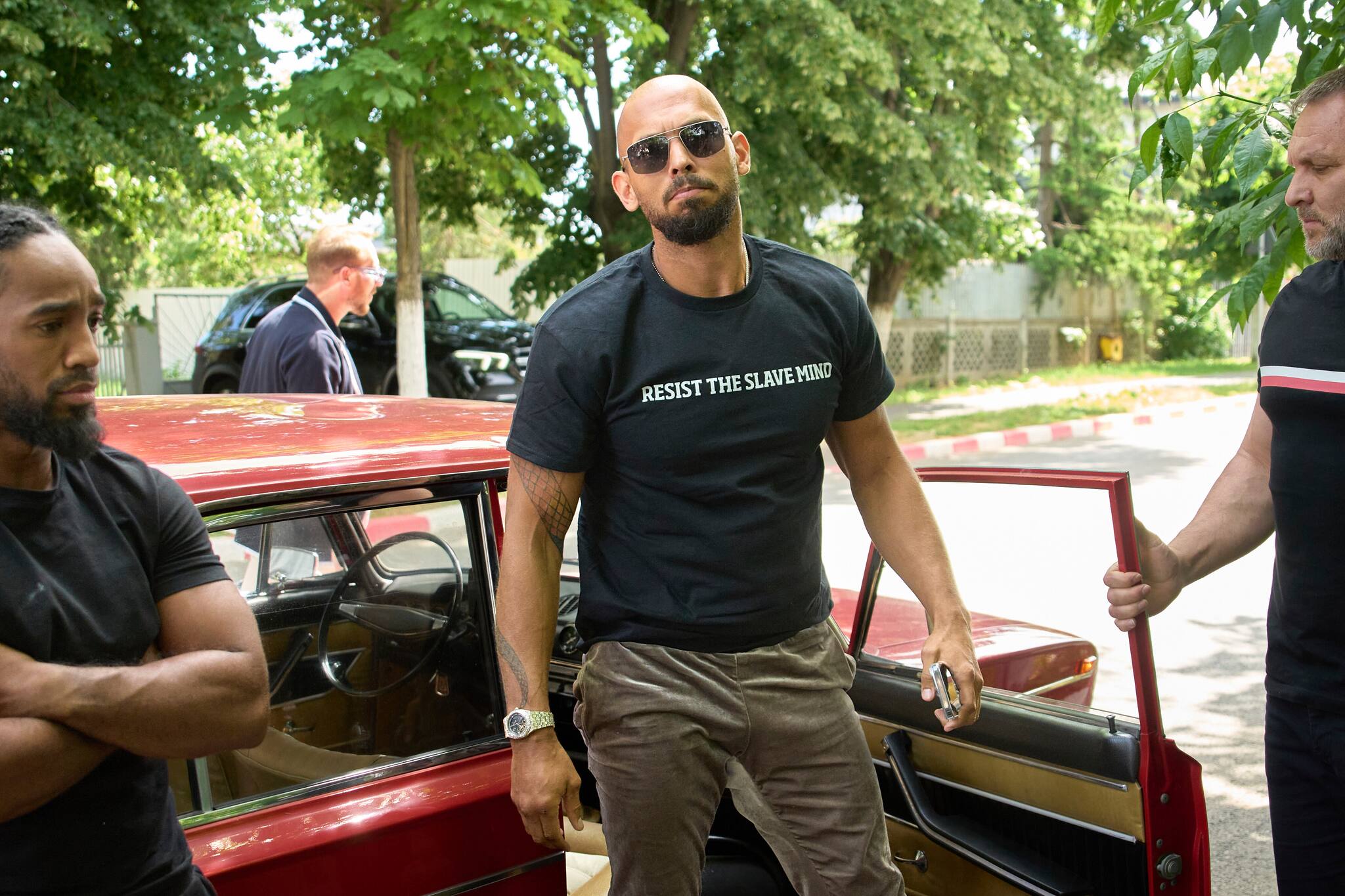 Freigekauft? Der Fall Andrew Tate und Vanuatus Visa-Politik