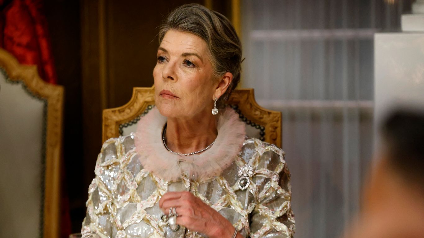Caroline de Monaco, royale en haute couture Chanel et diamants Cartier ...