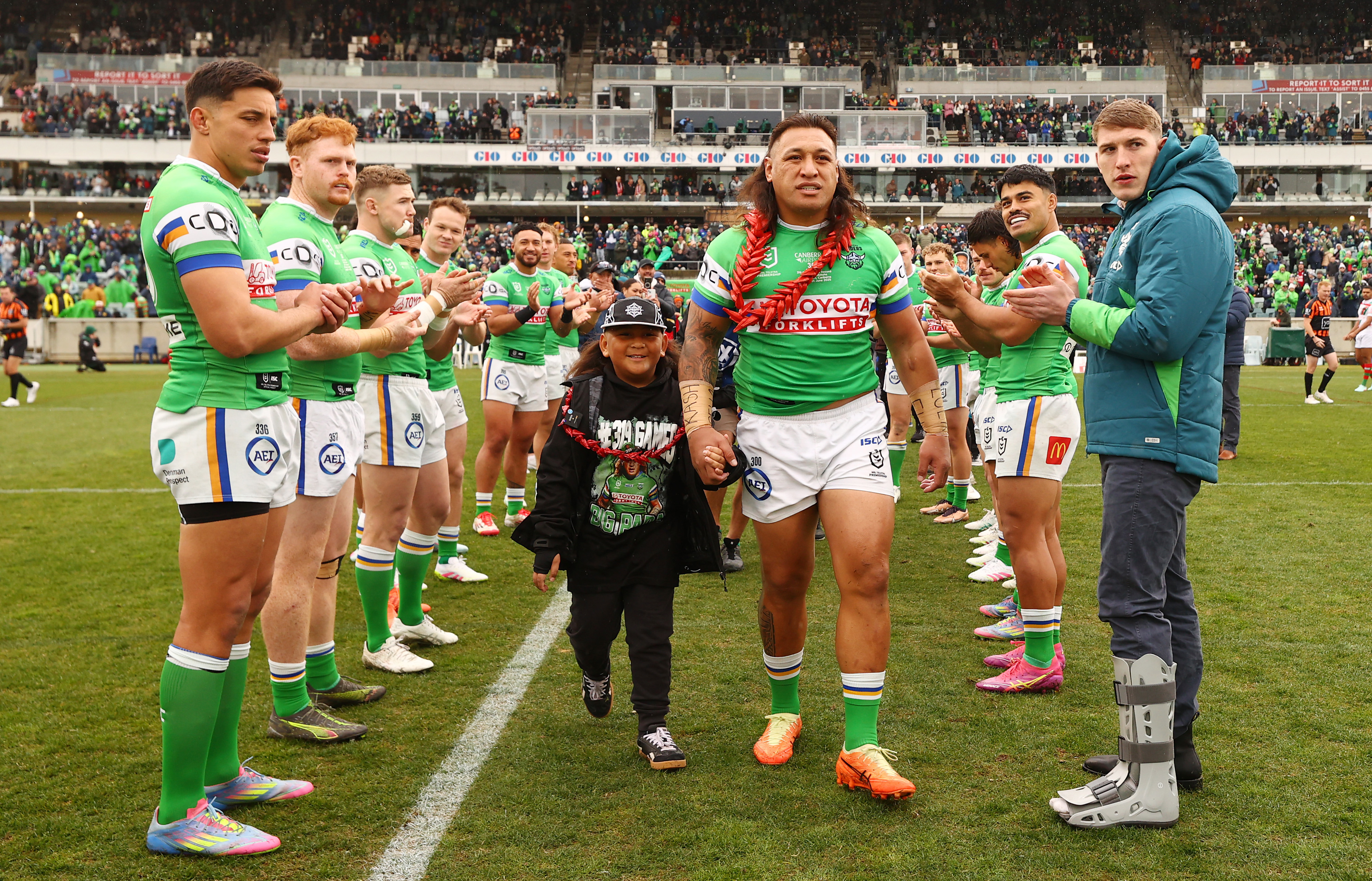 'Can't script it': Wild scenes as legend stars in milestone game