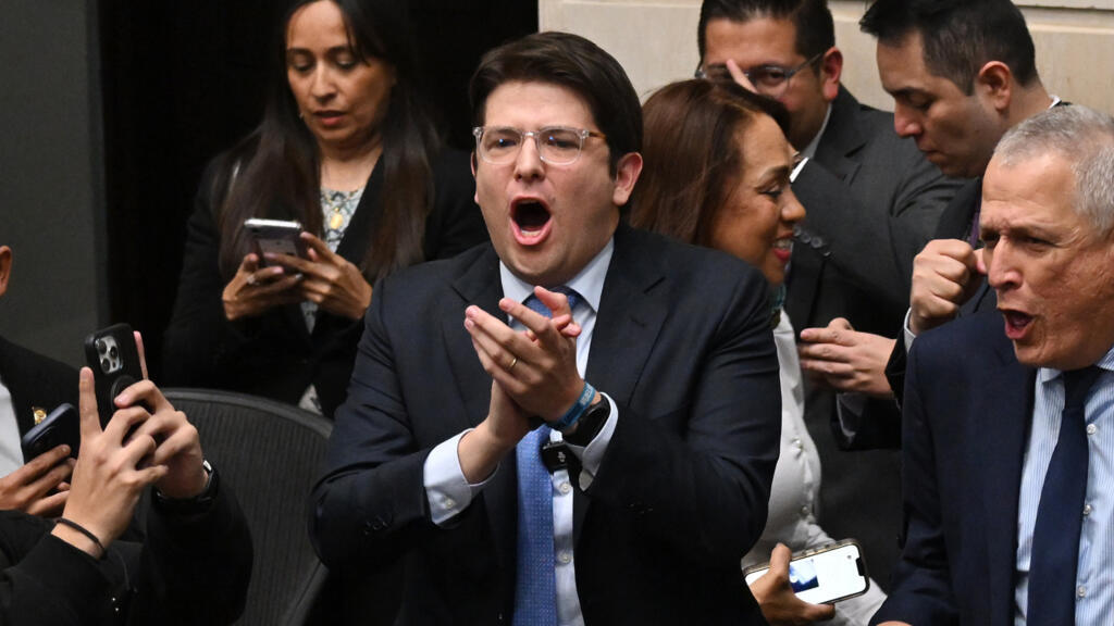 Colombian presidential candidate shot and wounded