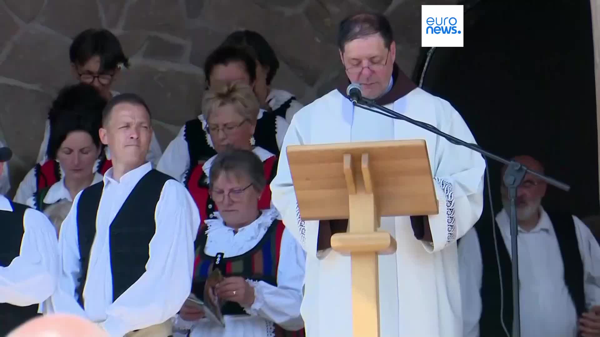 Pilgrims flock to Romania for largest Catholic Pentecost event in Europe