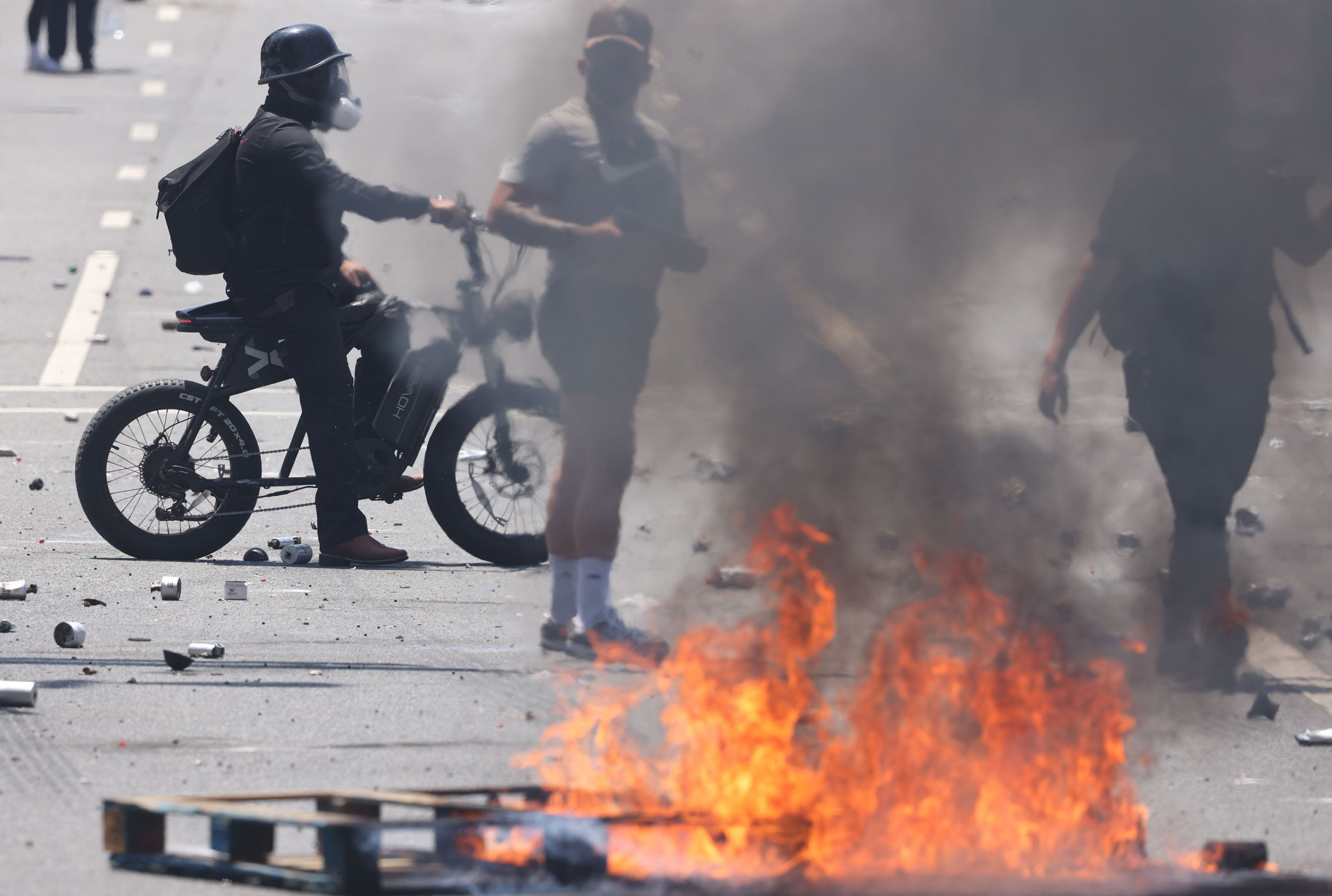 Donald Trump issued stark warning after sending 2,000 soldiers to LA ...