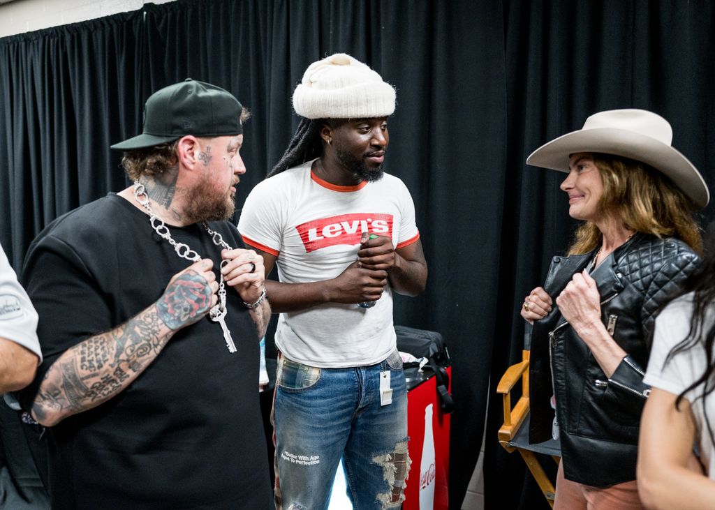 Faith Hill makes first public appearance in months beside lookalike ...
