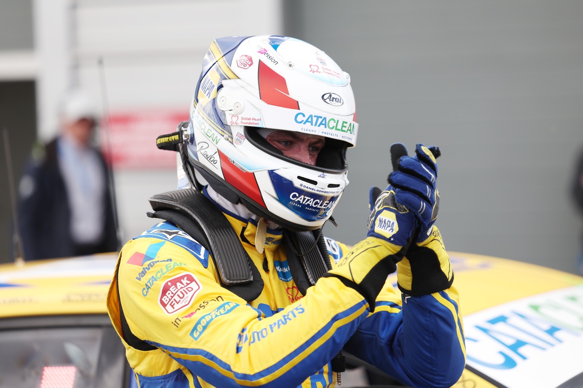 BTCC Thruxton: Rowbottom triumphs in hard-fought final race