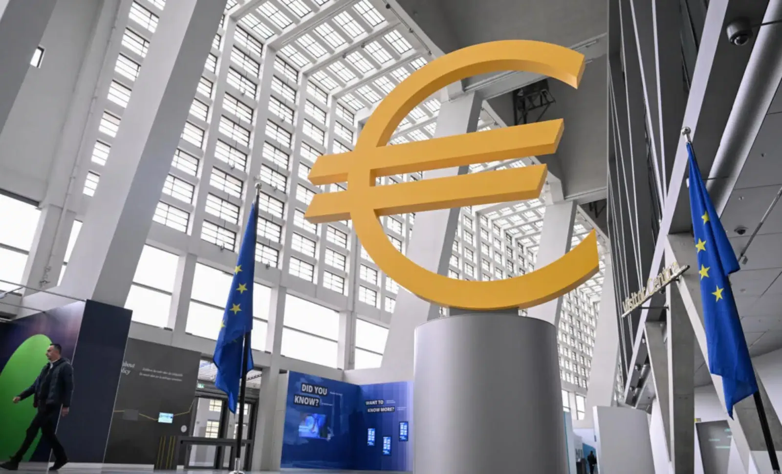 La BCE baisse encore son principal taux directeur, ainsi que ses ...