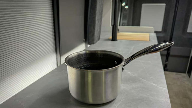 Grand Design Lineage VT, una camper lujosa con base Ford Transit