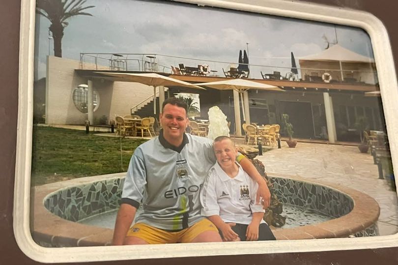 Tributes pour in as unmistakable face on the terraces 'Mr Manchester ...